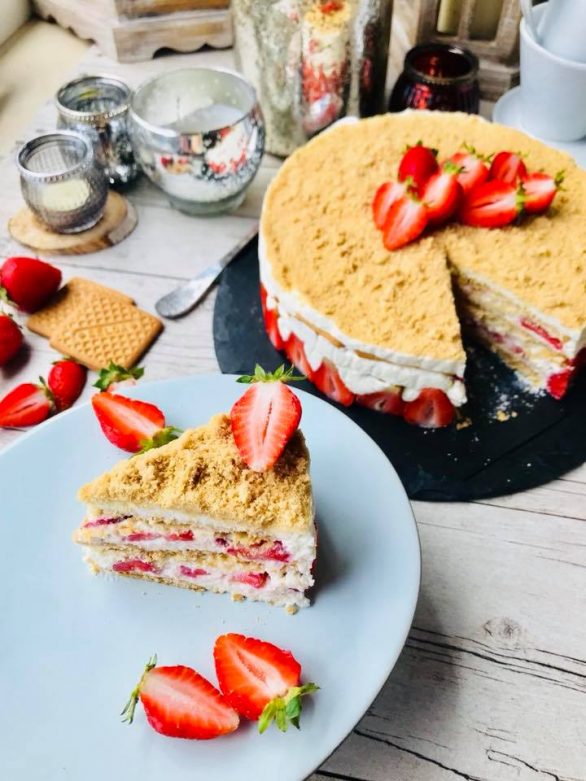 Nekeptas braškių tortas – Skanus gyvenimas